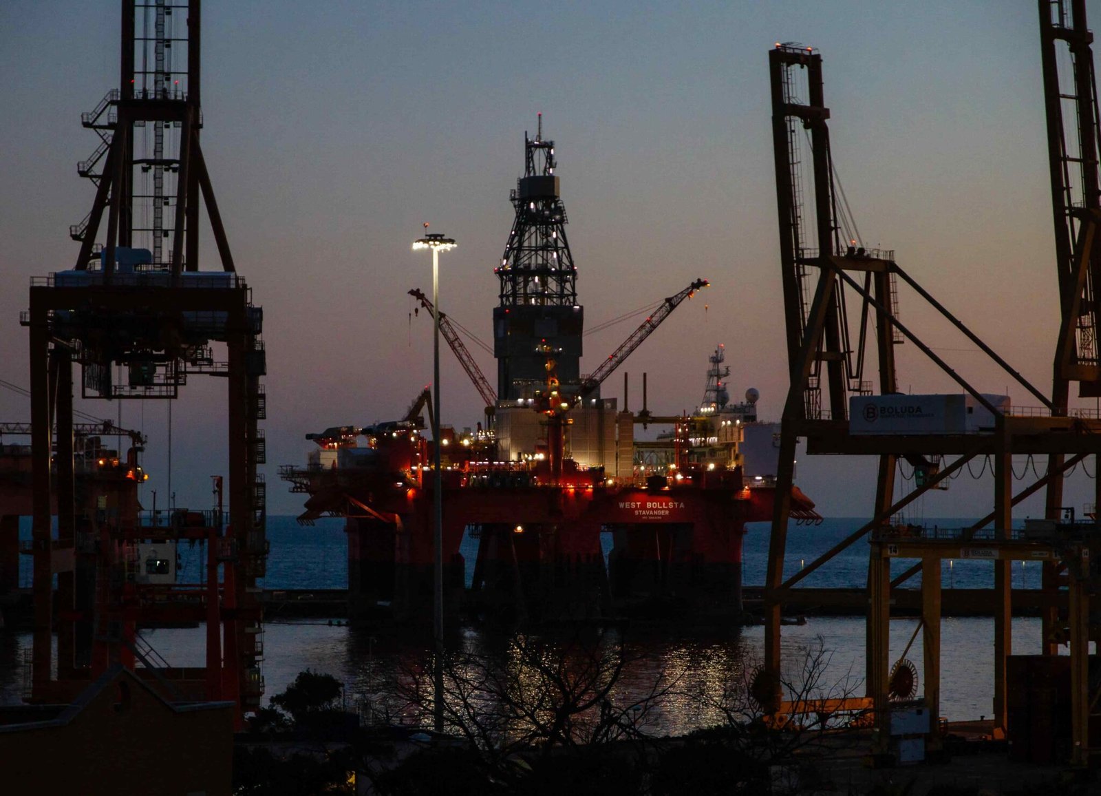 Oil Rig Job Pay – Offshore Salaries, Rates and Earnings 2026